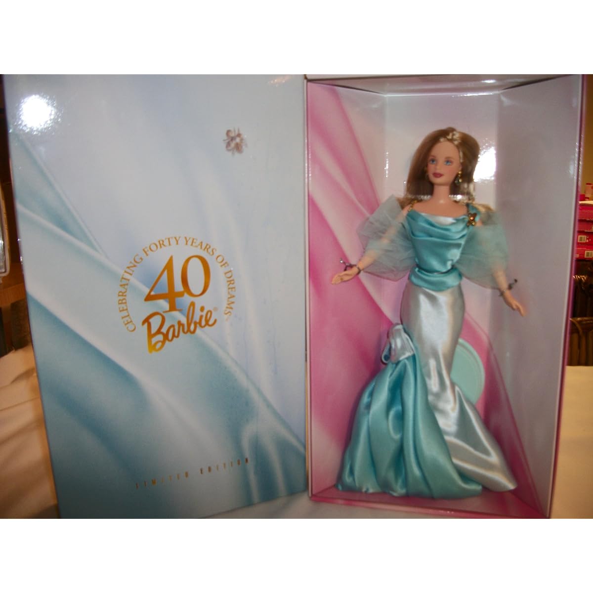 Barbie Bumblebee - Celebrating 40 years of Dreams by mattel [parallel ...
